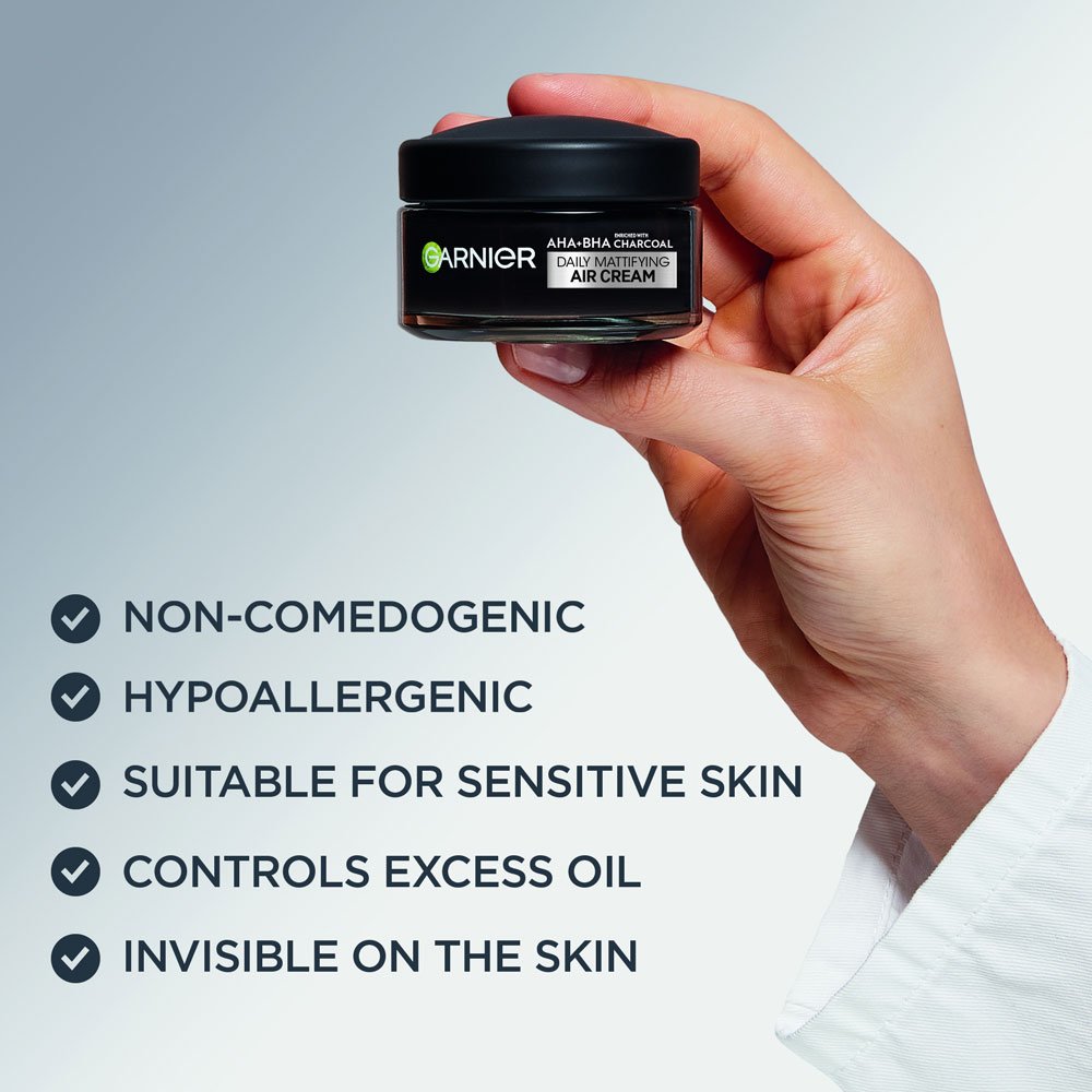 AHA+BHA Charcoal Daily Mattifying Air Cream | Garnier UK